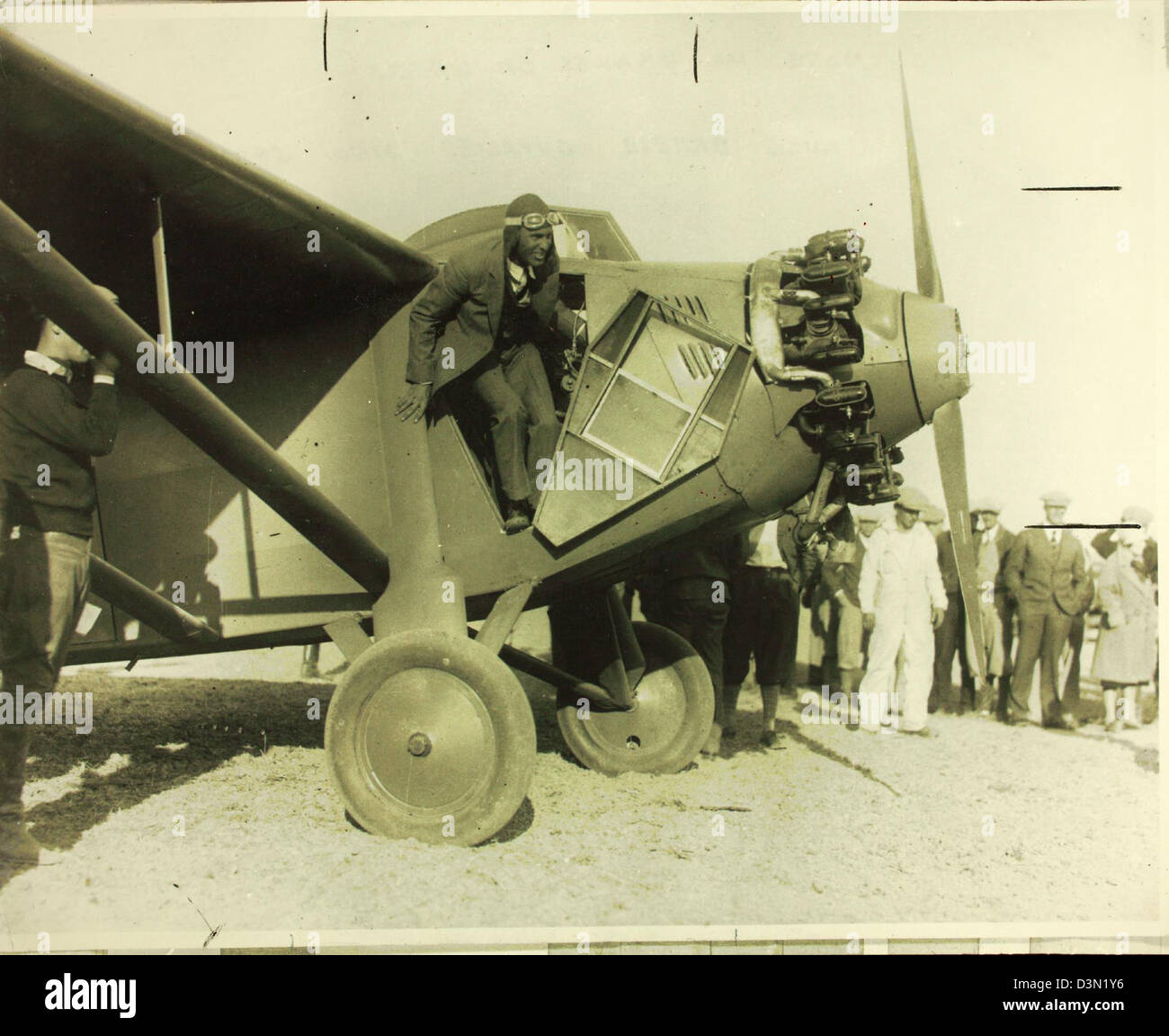 The Woolaroc Travel Air 5000, NX869, participated in the Dole Air Race ...