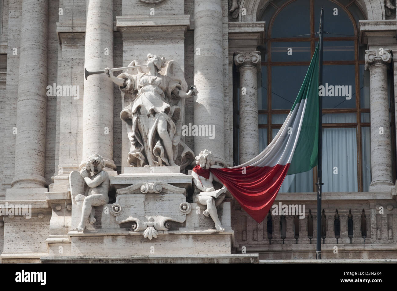 Palace of justice rome statue hi-res stock photography and images - Alamy