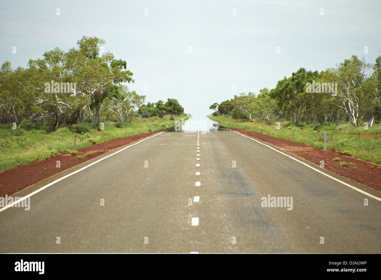 Shimmering road horizon in the Australian centre outback Stock Photo ...