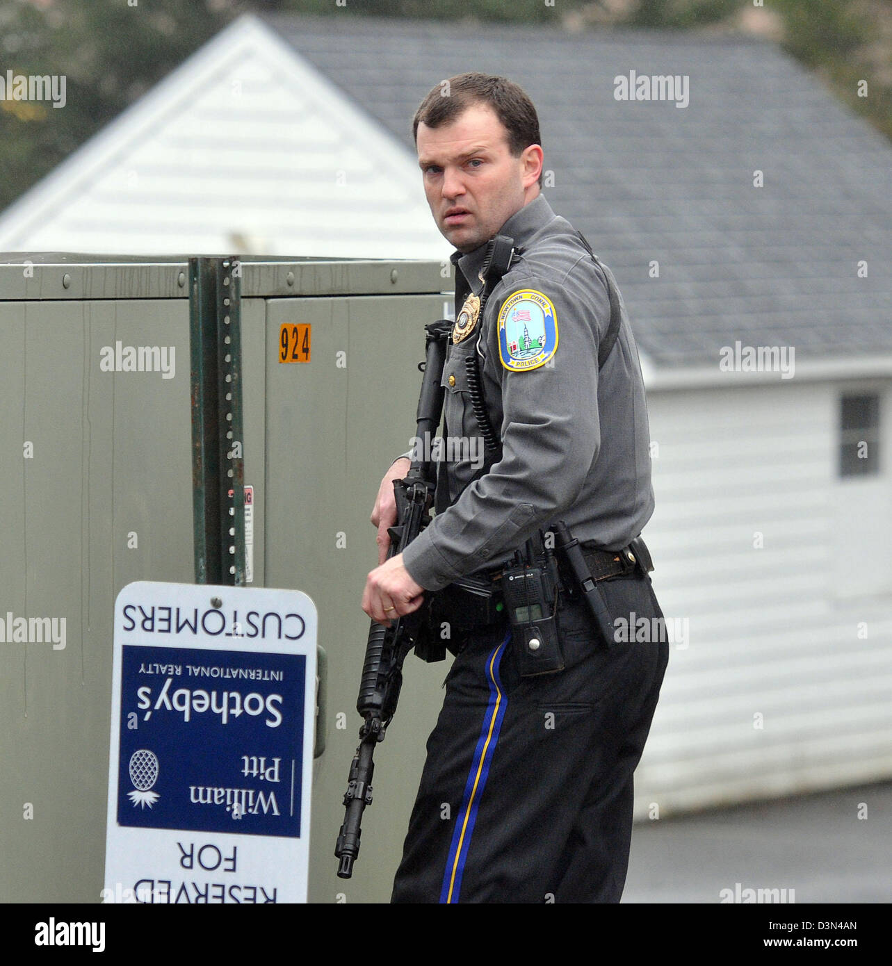 Police gun hi-res stock photography and images - Alamy