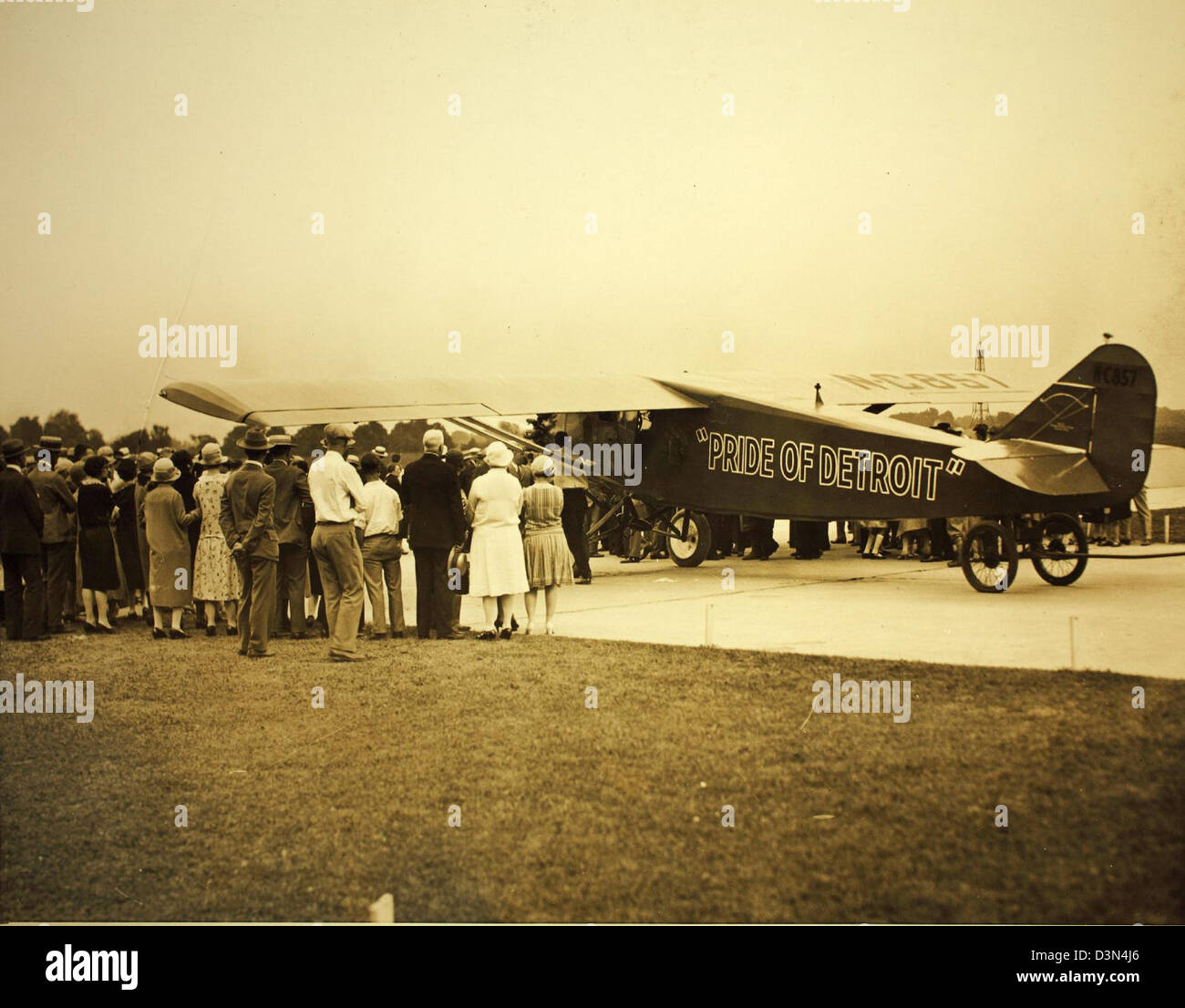 The historic 1927 flight of the Stinson SM-1 aircraft, featuring Wright ...