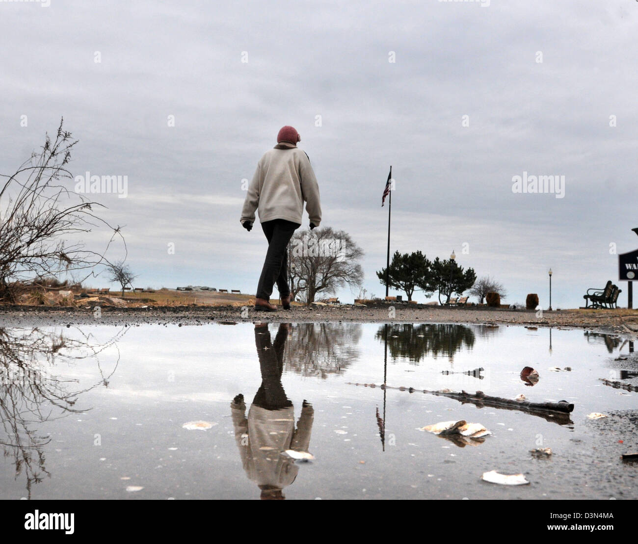 Puddle reflection hi-res stock photography and images - Alamy