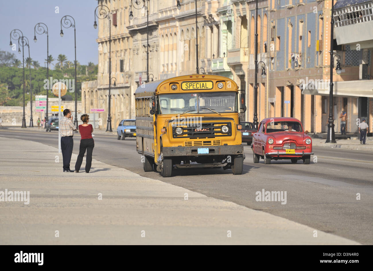 Old yellow bus hi-res stock photography and images - Alamy