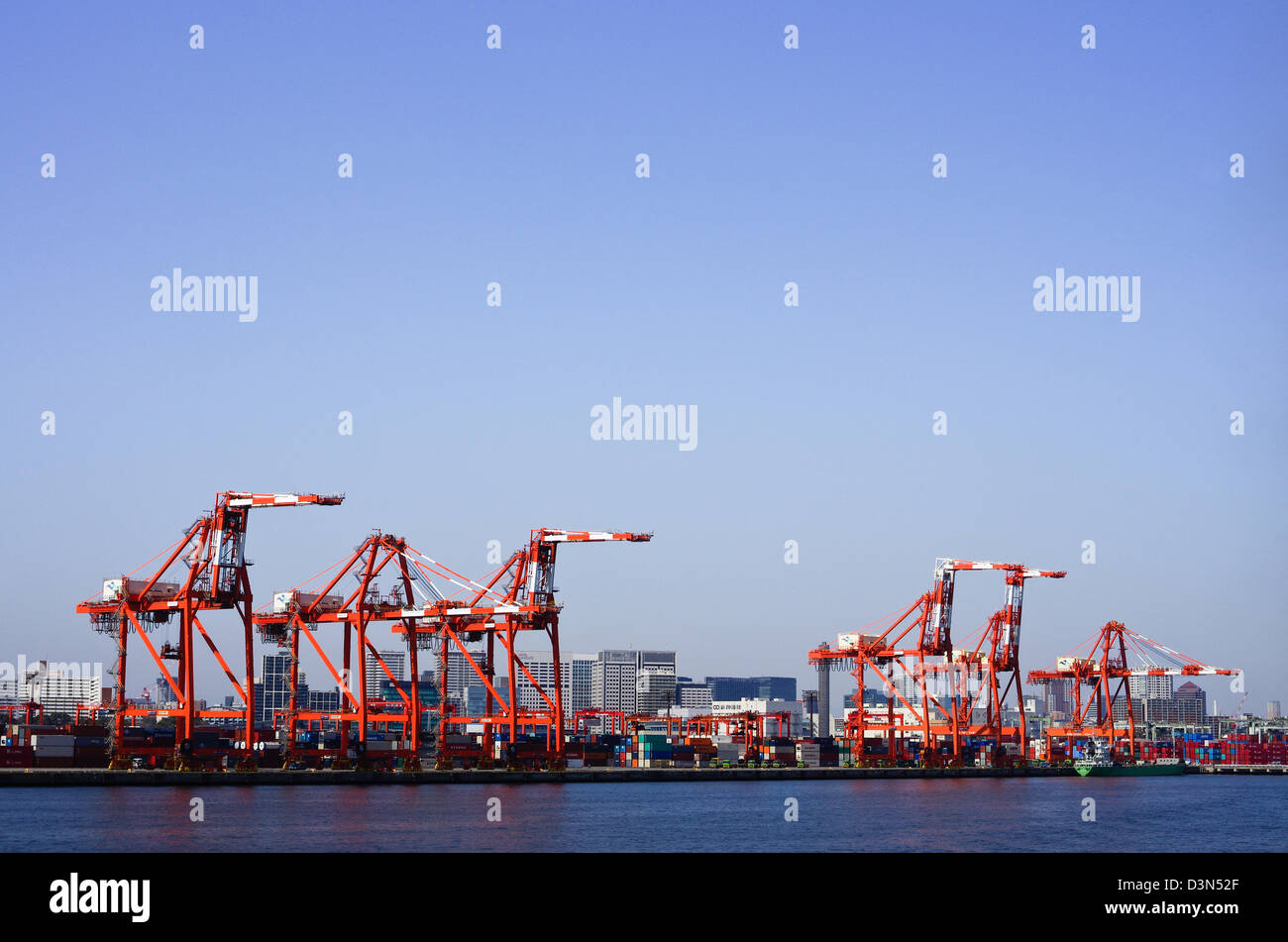 Docks at tokyo bay hi-res stock photography and images - Alamy