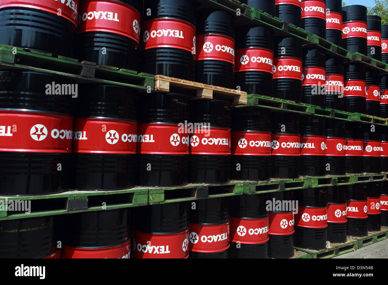Texaco oil barrel hi-res stock photography and images - Alamy
