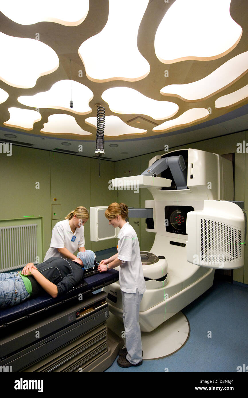 Rapidarc radiotherapy hi-res stock photography and images - Alamy