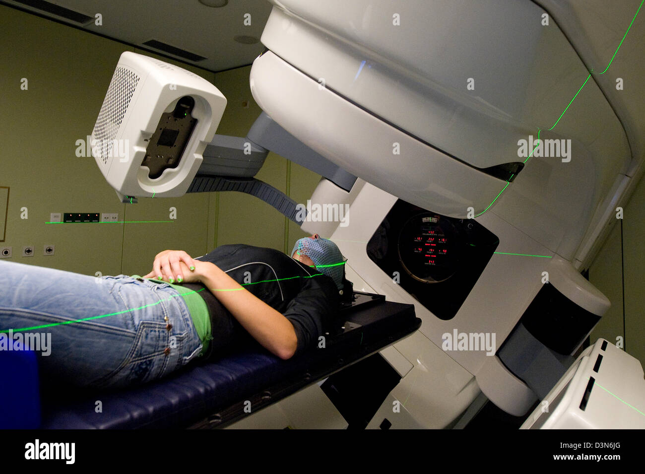 Radiation therapy mask hi-res stock photography and images - Alamy