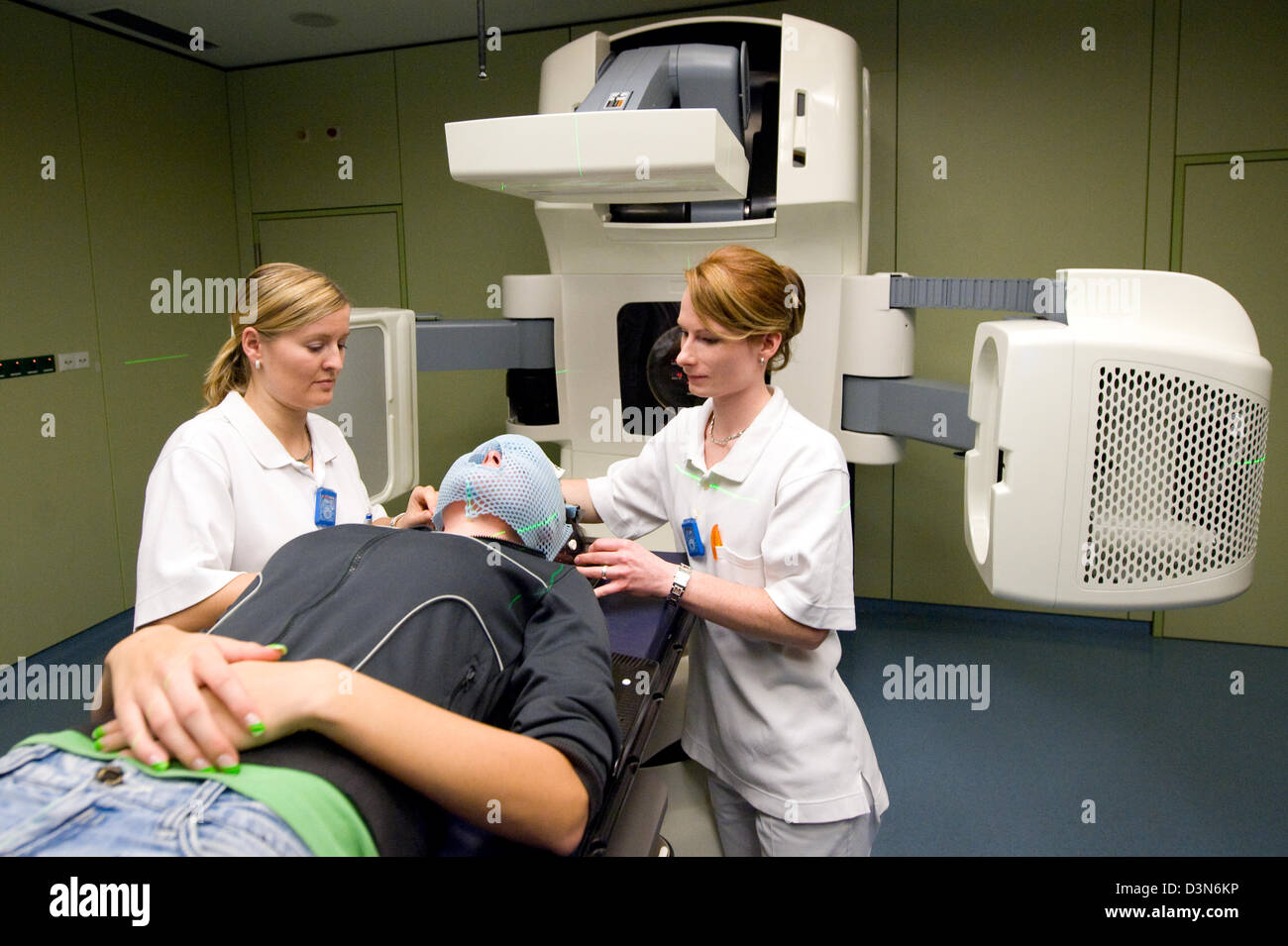 Rapidarc radiotherapy hi-res stock photography and images - Alamy