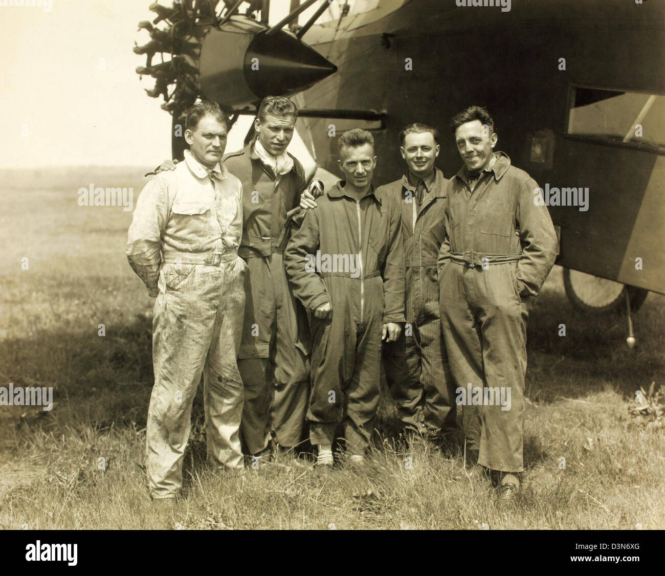 The historic 1927 trans-Pacific flight from Oakland to Hawaii, piloted ...