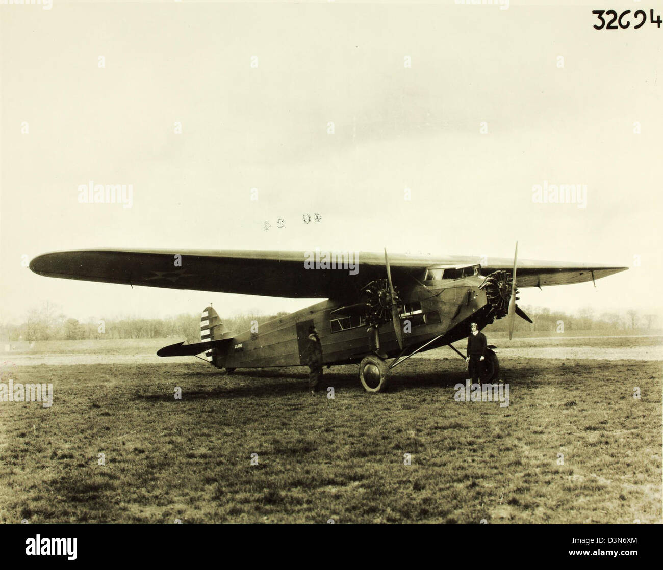This historic photo captures the 1927 Trans Pacific flight from Oakland ...