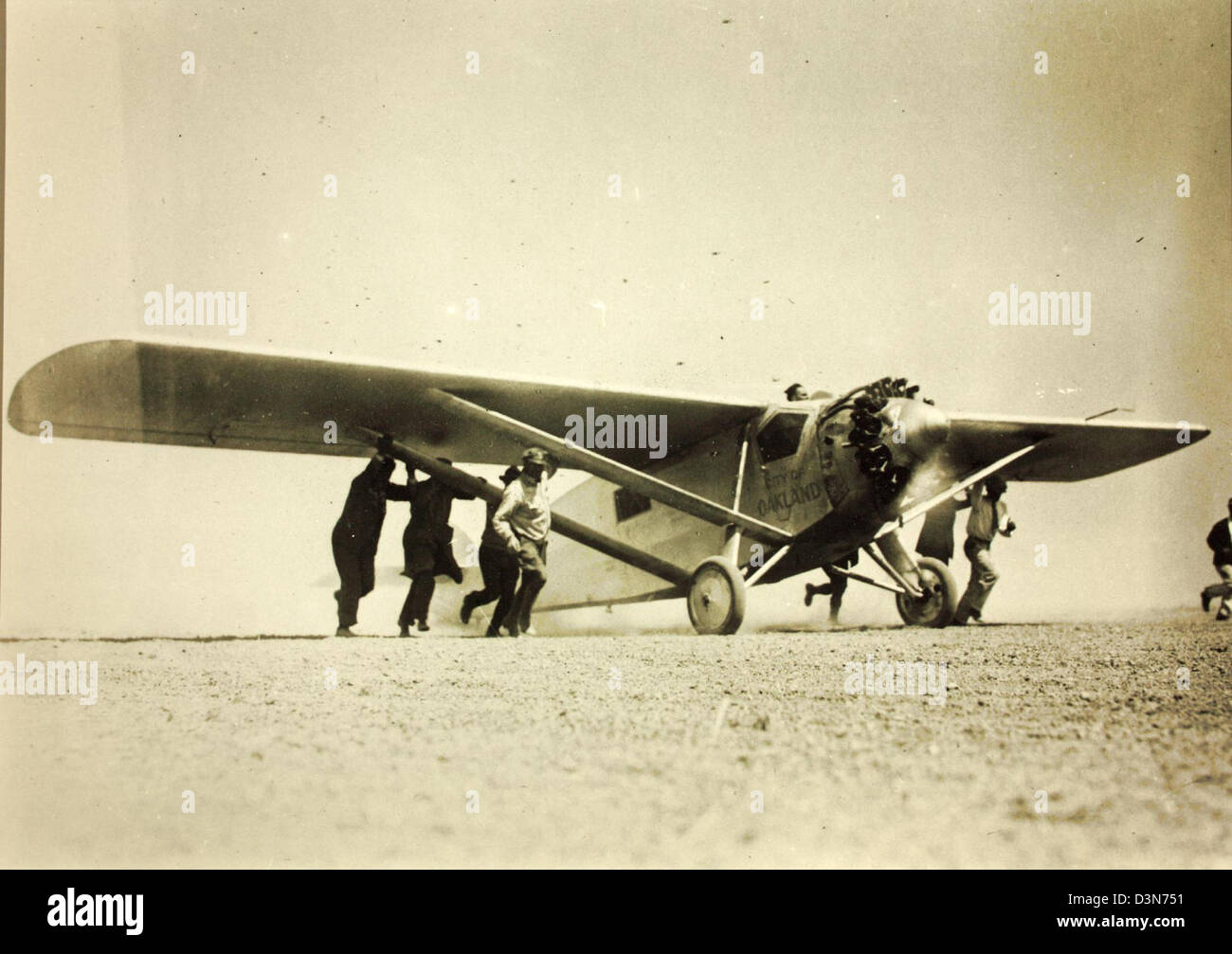 The historic 1927 Trans-Pacific flight from Oakland to Hawaii aboard ...