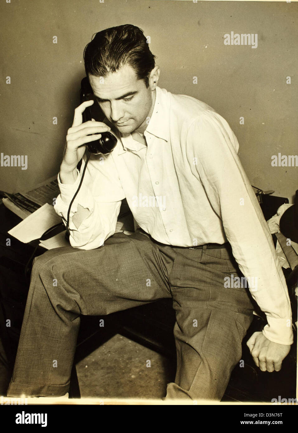 Howard Hughes completed a historic around-the-world flight in 1938 in a ...