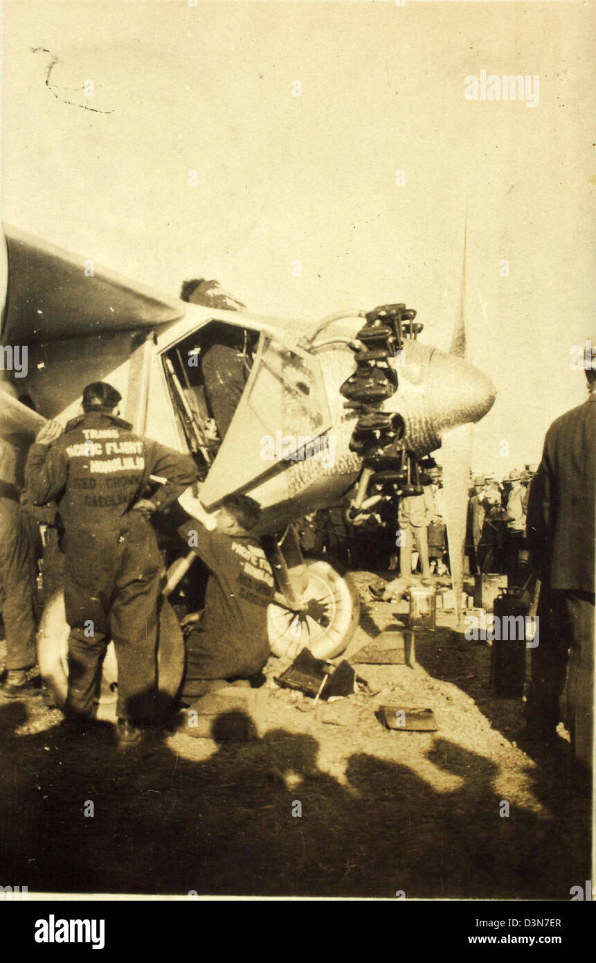 The 1927 Trans-Pacific flight from Oakland to Hawaii aboard the Travel ...