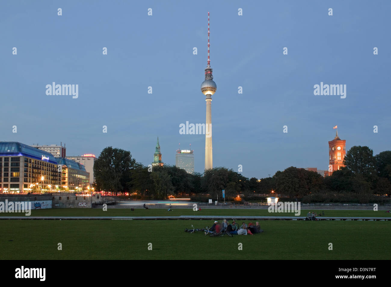 Fox tower hotel hi-res stock photography and images - Alamy