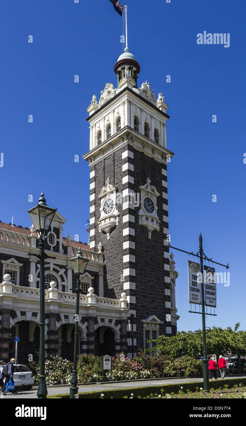 Station clock tower hi-res stock photography and images - Alamy