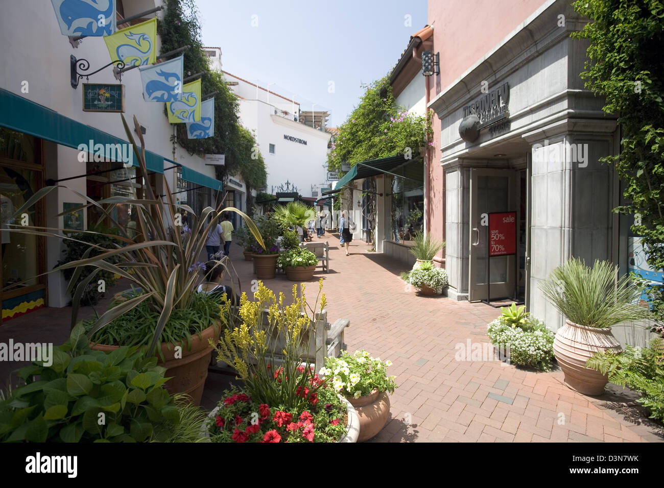 Paseo Nuevo Mall on State Street exudes the Spanish-style charm so ...