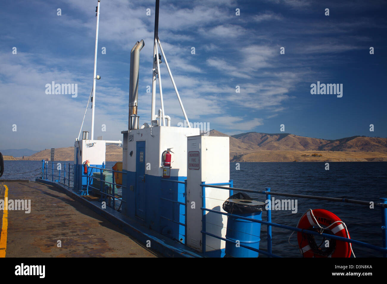WA00846-00...WASHINGTON - Small car ferry crossing Lake Roosevelt (the ...