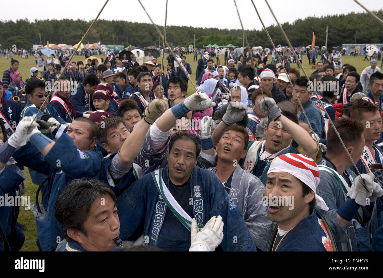 Members of opposing kite flying teams wrestle and tangle lines at ...