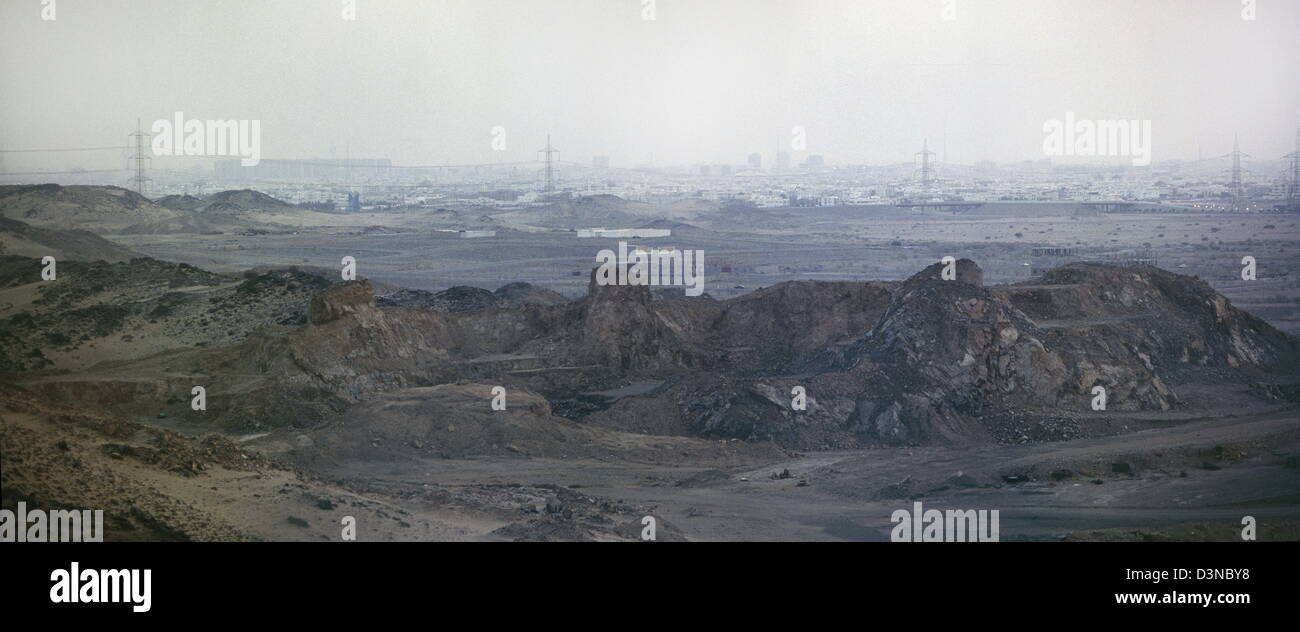 A panoramic desert landscape on the outskirts of urban Jeddah Stock ...