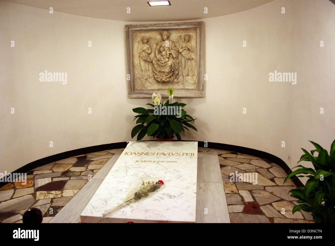 Pope John Paul Ii Tomb Is Empty Pope John Paul Ii Tomb Is Empty