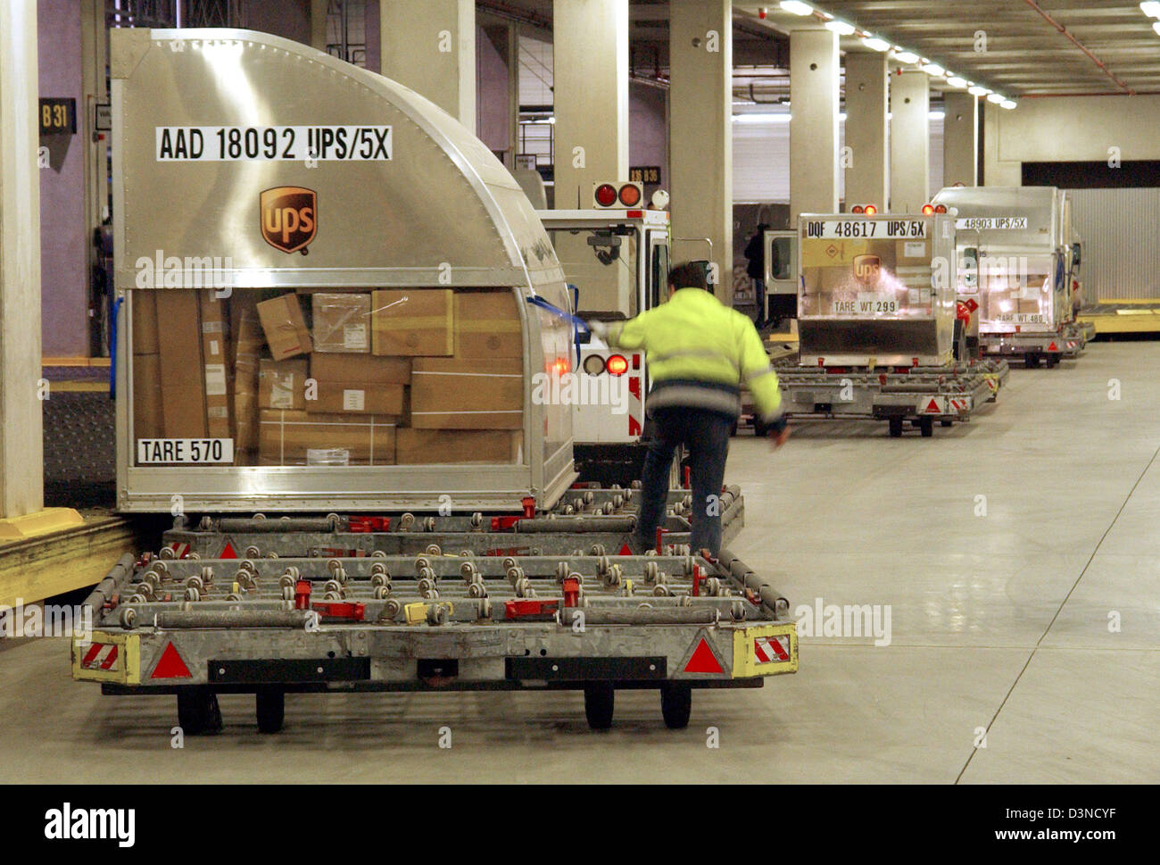 An employee of the American express-freight company United Parcel ...