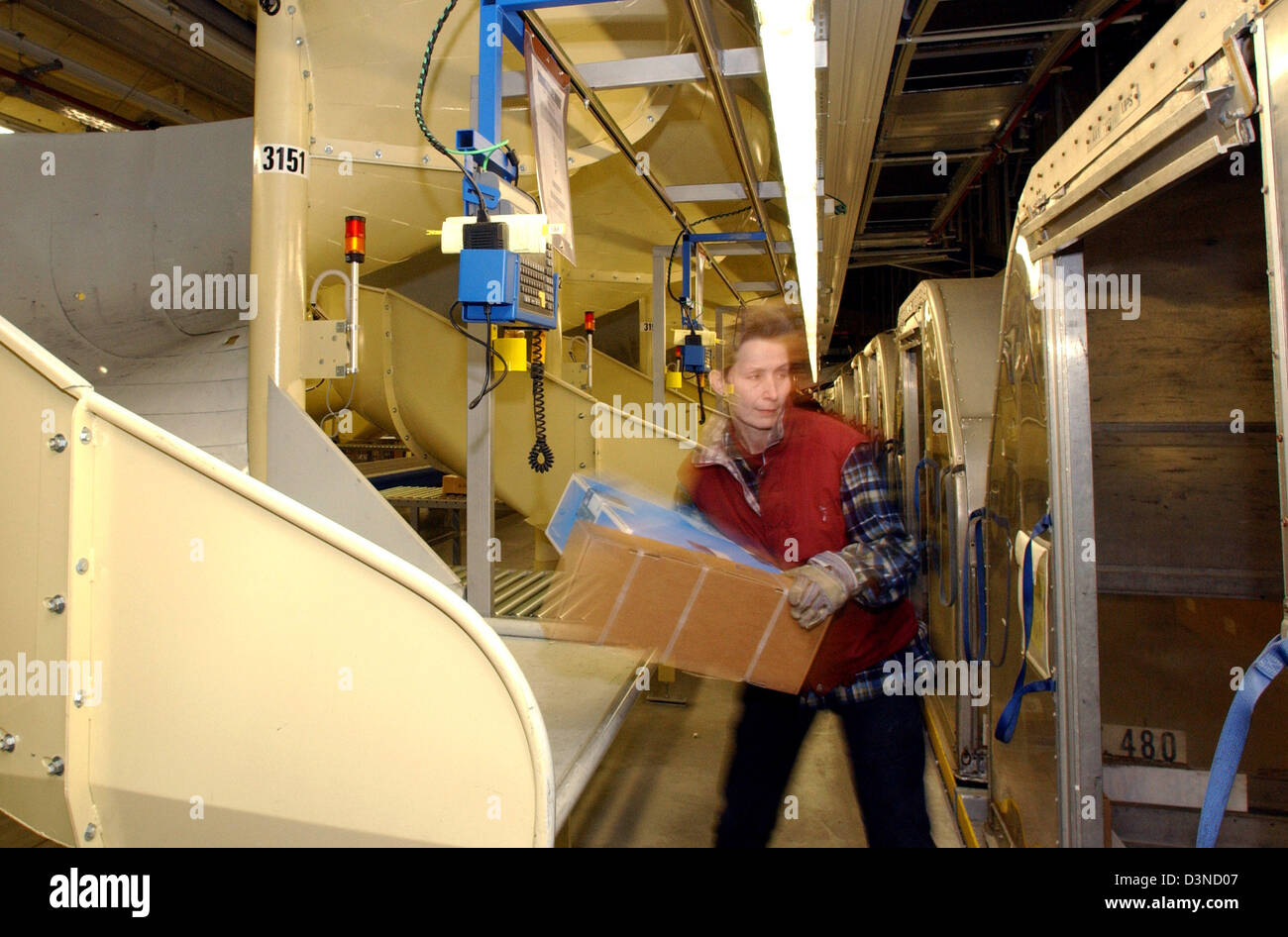 An employee of the American express freight company United Parcel ...