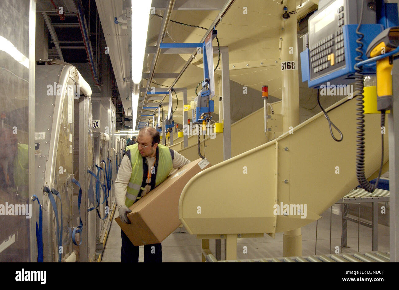 Employee american express freight hi-res stock photography and images ...