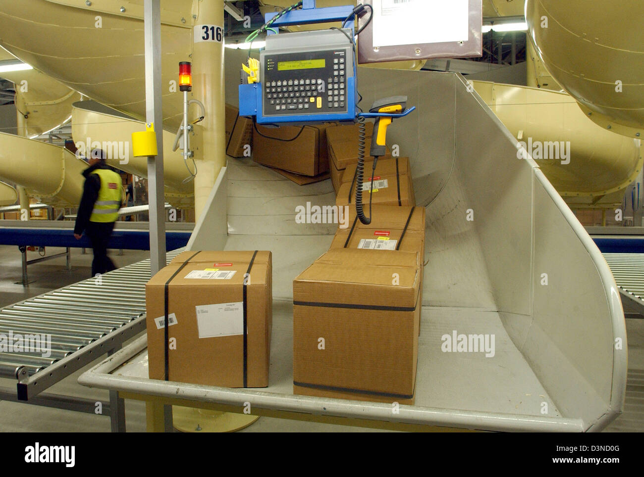 Parcel Sorting Stock Photos & Parcel Sorting Stock Images - Alamy