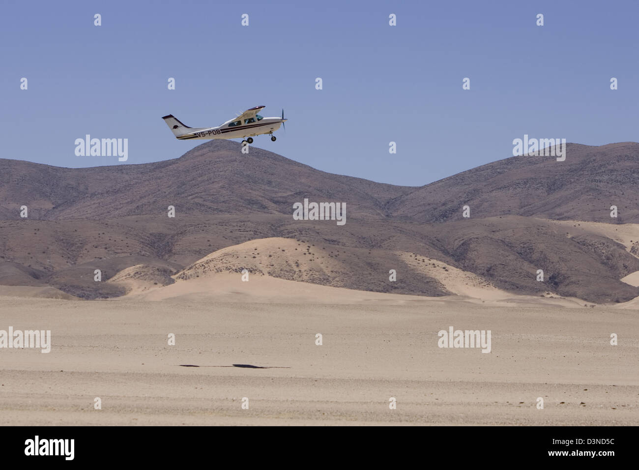 Private jet landing on hi-res stock photography and images - Alamy