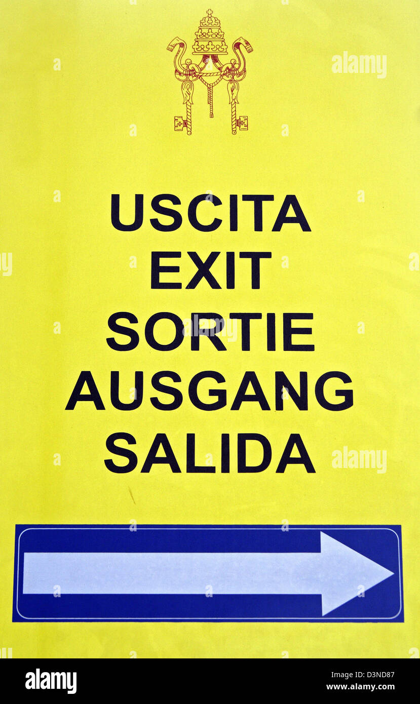 Exit sign languages hi-res stock photography and images - Alamy