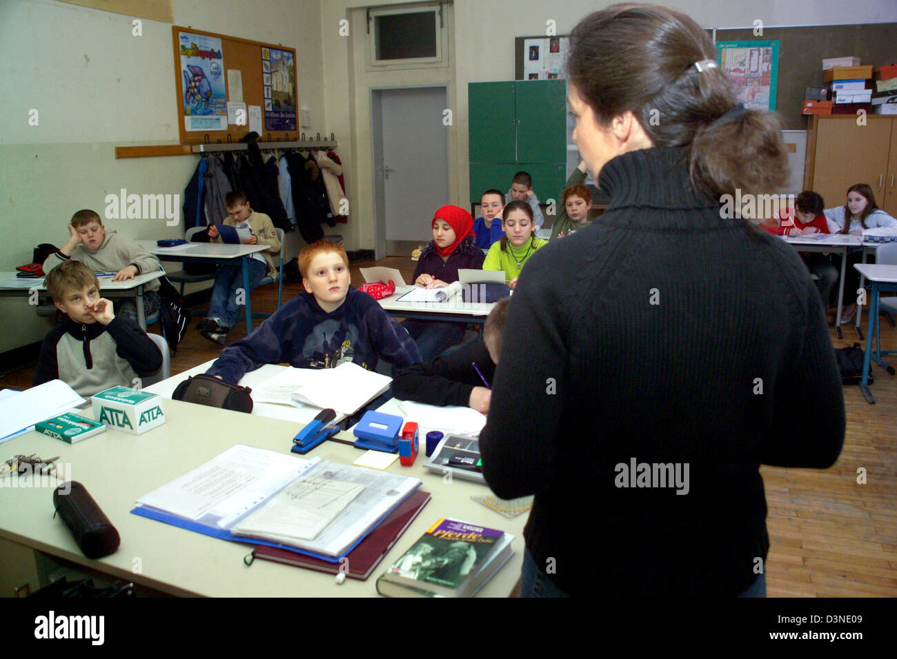 Parents school teacher classroom hi-res stock photography and images ...