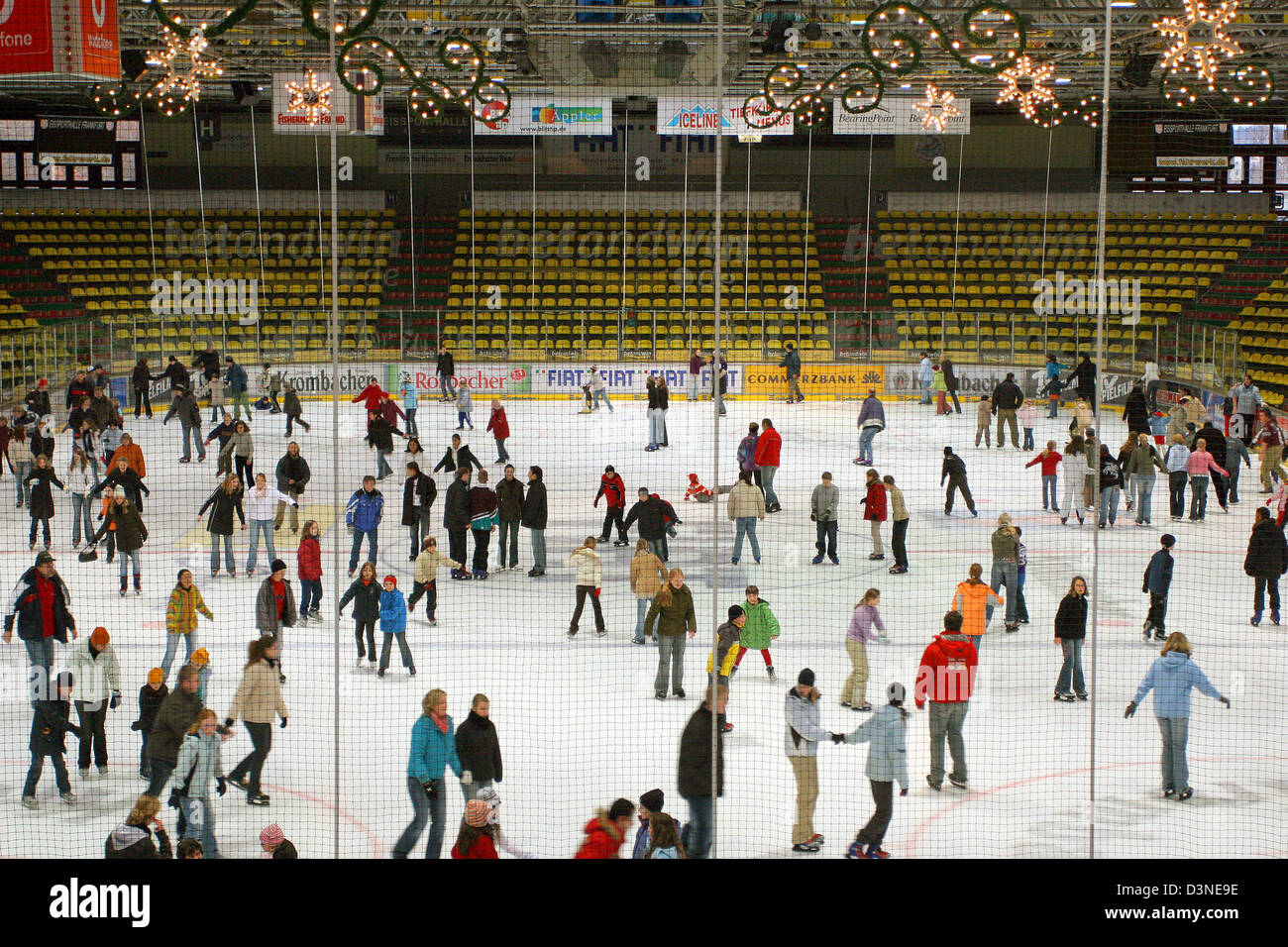 The picture shows the interior of the ice rink in Frankfurt Main ...