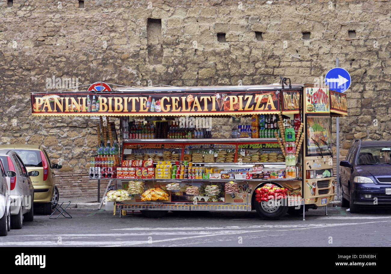 (dpa - files) This salesman offers buns, beverages, ice cream and pizza ...