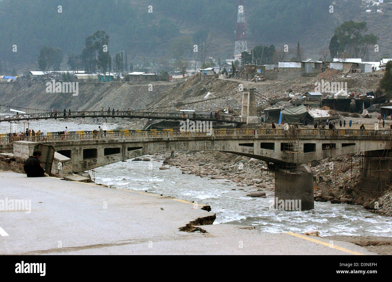 Pakistanis cross a run down bridge in Balakot, Pakistan, Tuesday 31 ...