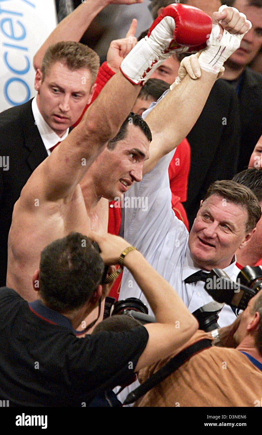 Ukranian boxing pro Vladimir Klitchko (C) cheers winning the IBF ...
