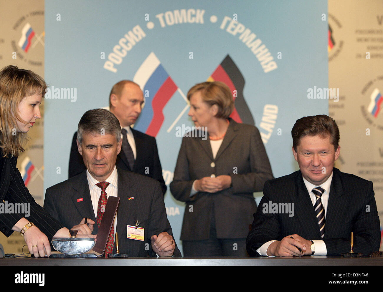 BASF AG chairman Juergen Hambrecht (L) and Gazprom chairman Alexey ...