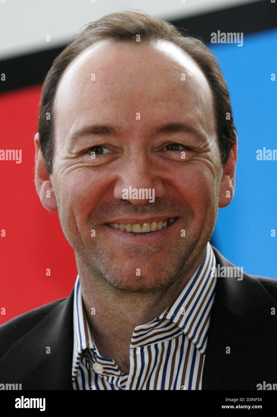 Old vic company kevin spacey hi-res stock photography and images - Alamy