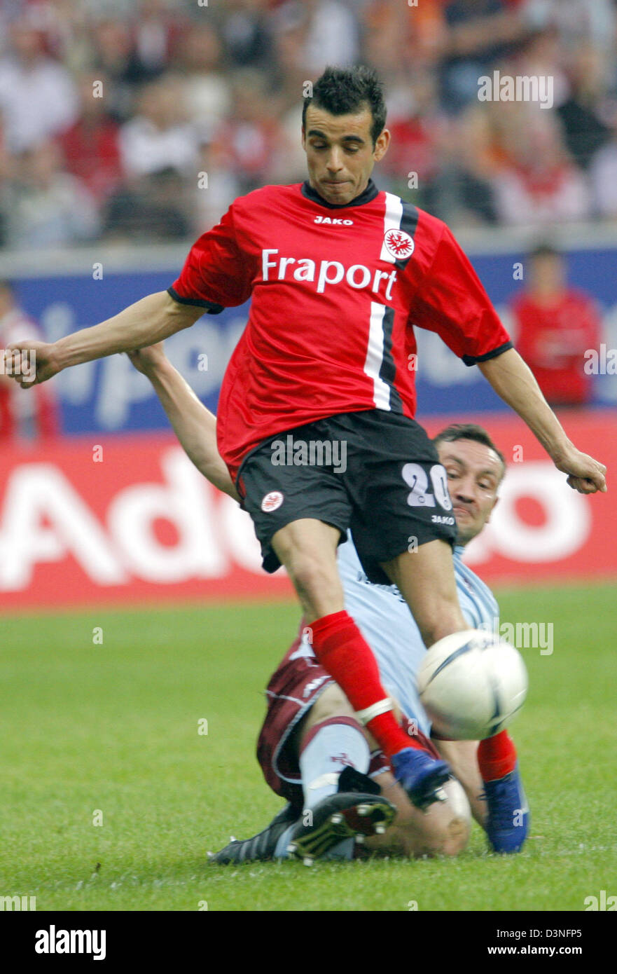 Eintracht Frankfurt's Francisco Copado and 1.FC Kaiserslautern's Ingo ...