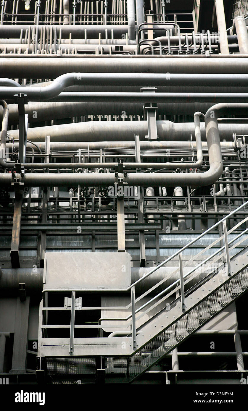 Pipes and pilotages wind along the blast furnace by the German steel ...