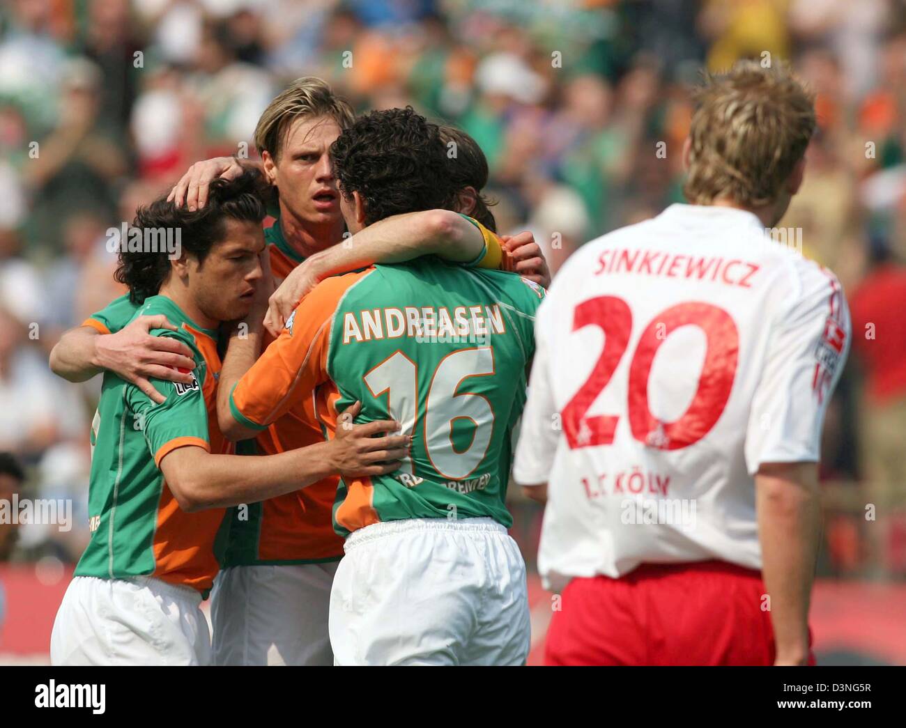 Nelson Valdez and Leon Andersen cheer with Tim Borowski his 1-0 lead ...