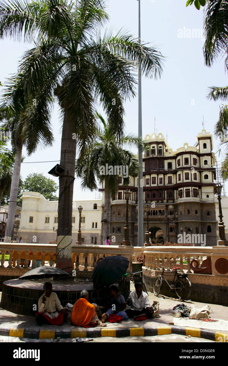 View onto the Rajwada Palace (Holkar Palace), the landmark building of ...