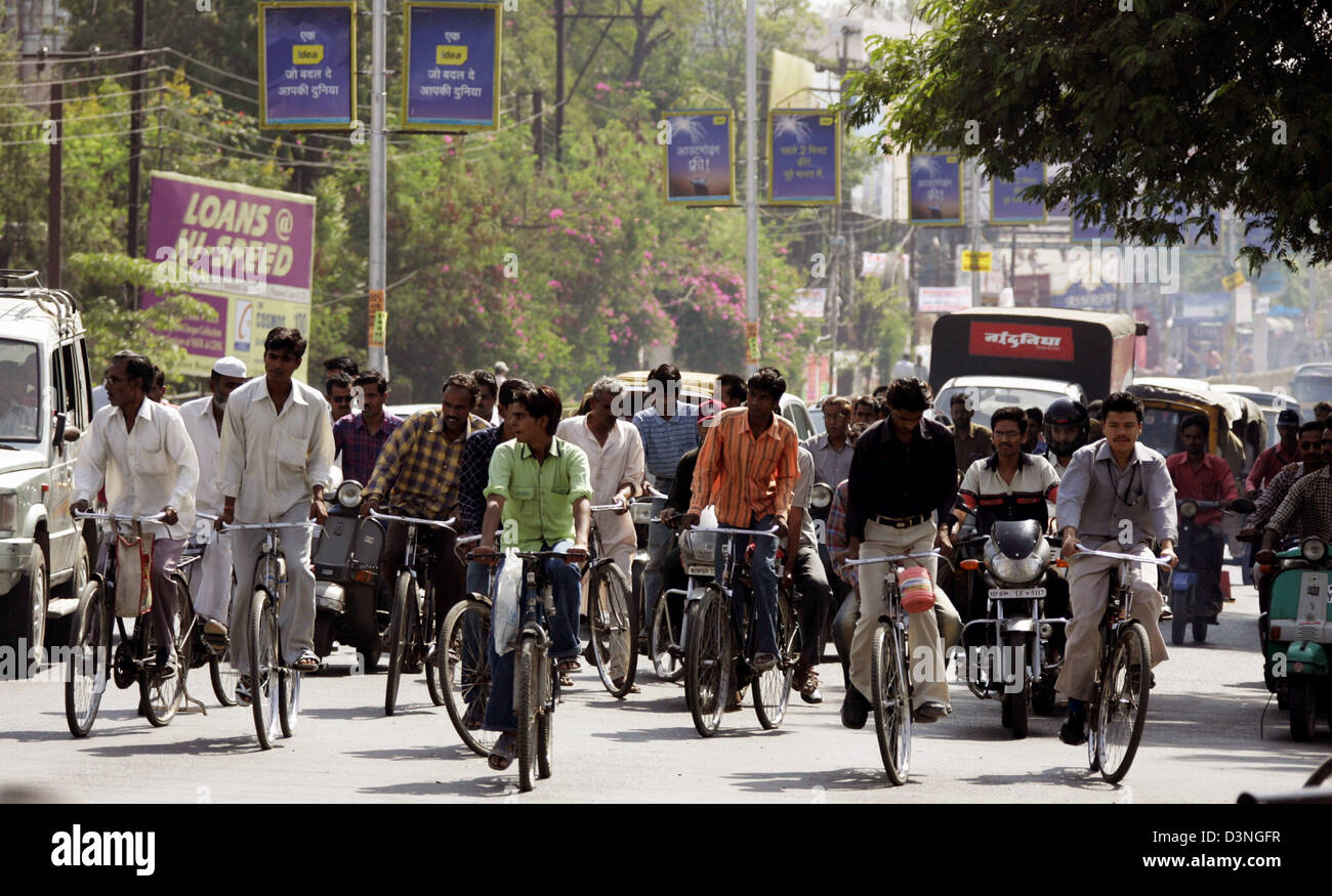 The picture shows heavy traffic in Indore, India, 28 April 2006. Indore ...