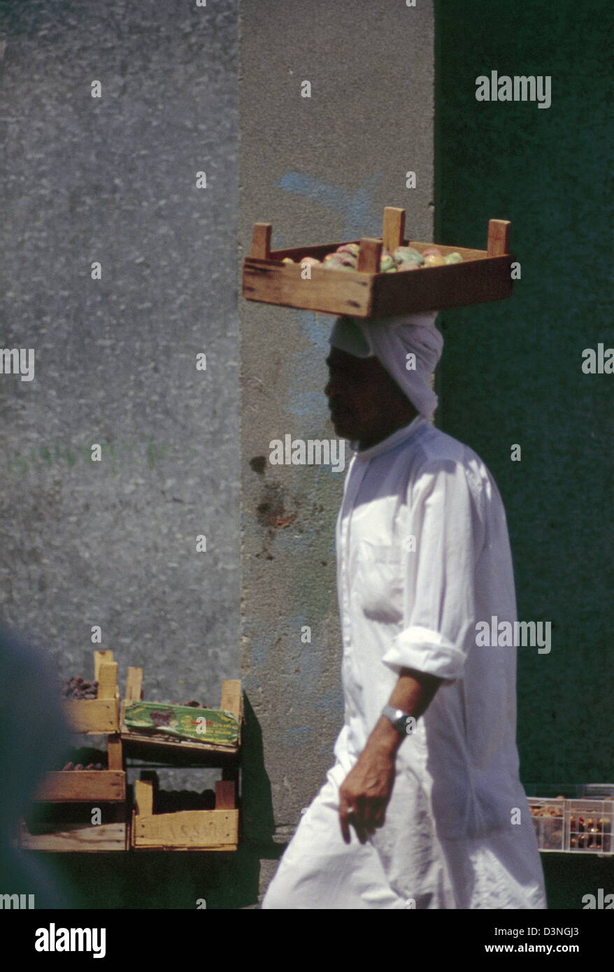 Market in eastern province shiite hi-res stock photography and images ...