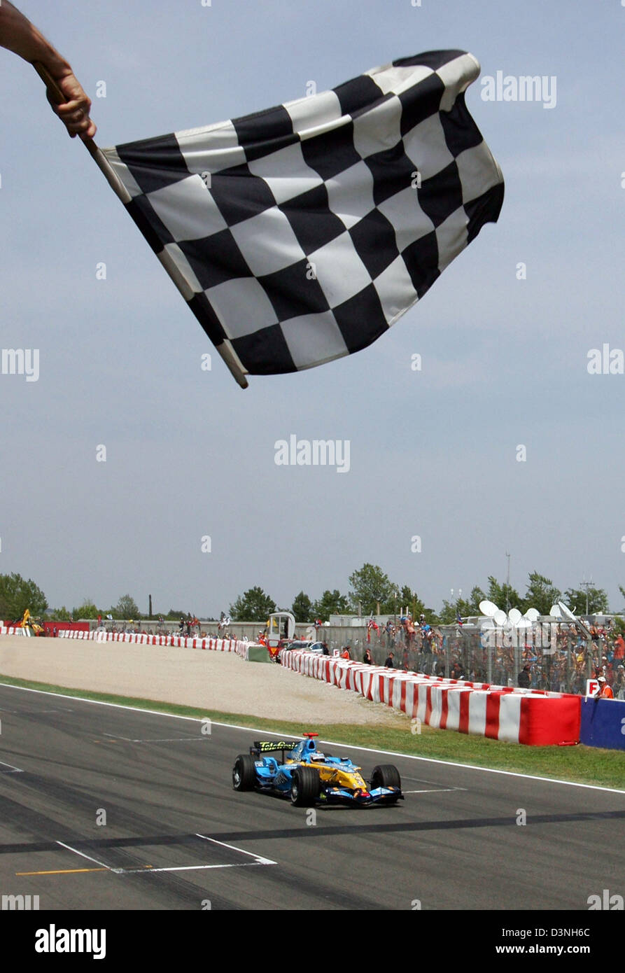 Formula 1 race car crossing finish line hi-res stock photography and ...