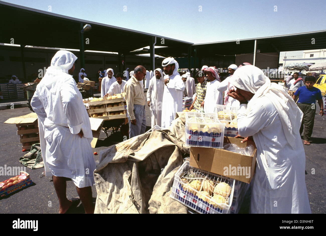 Fruit and vegetable market saudi hi-res stock photography and images ...