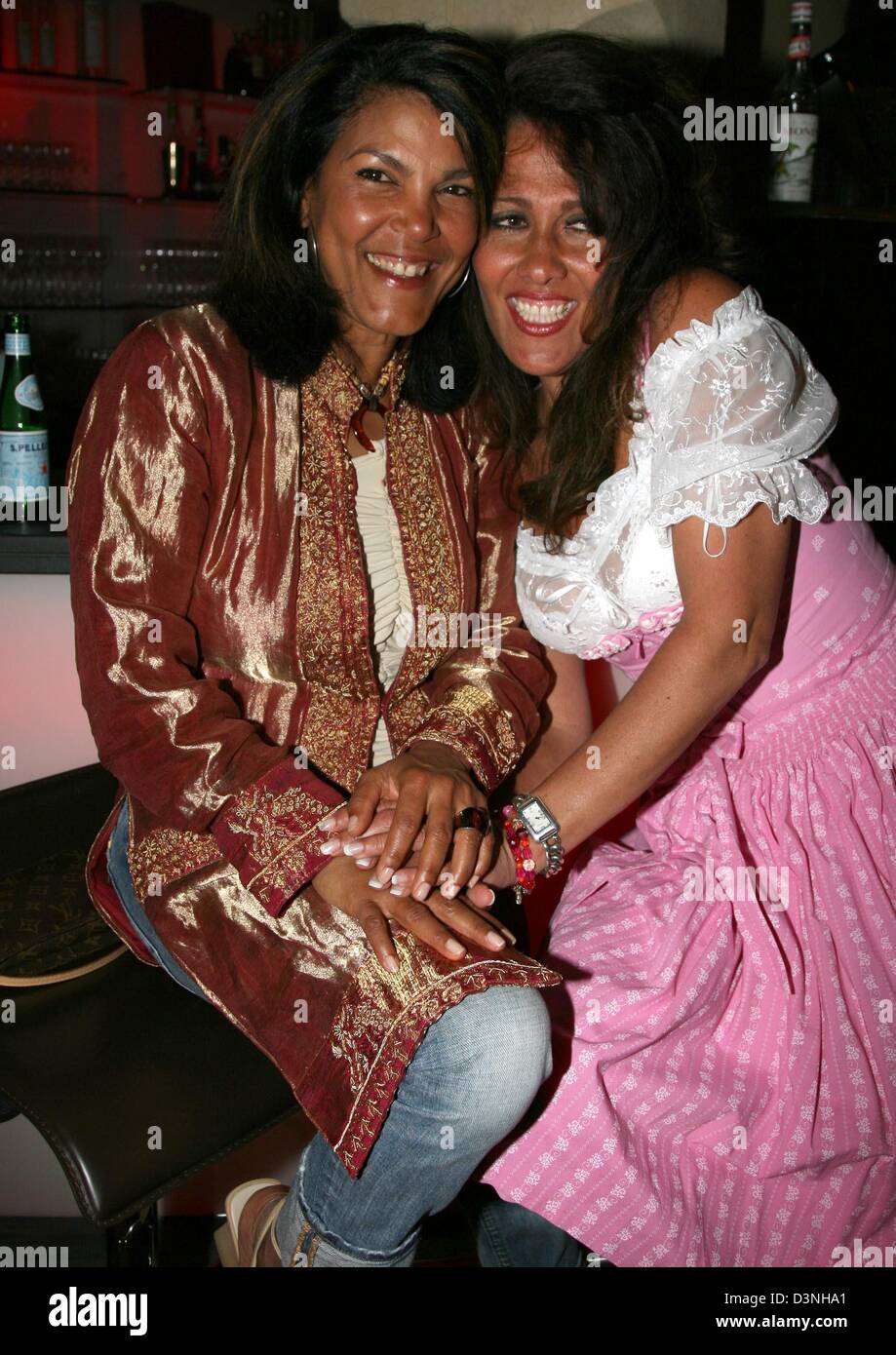Shirly Retzer (L), wife of director Otto Retzer, and Lindy Scheele (R ...