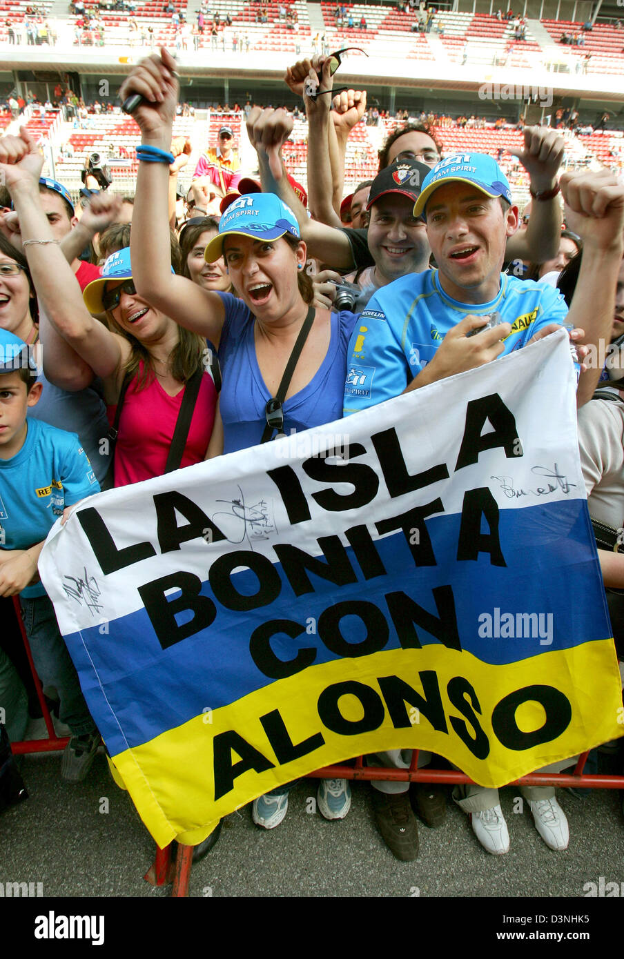 Fans of Spanish Formula One driver Fernando Alonso of Renault F1 team ...