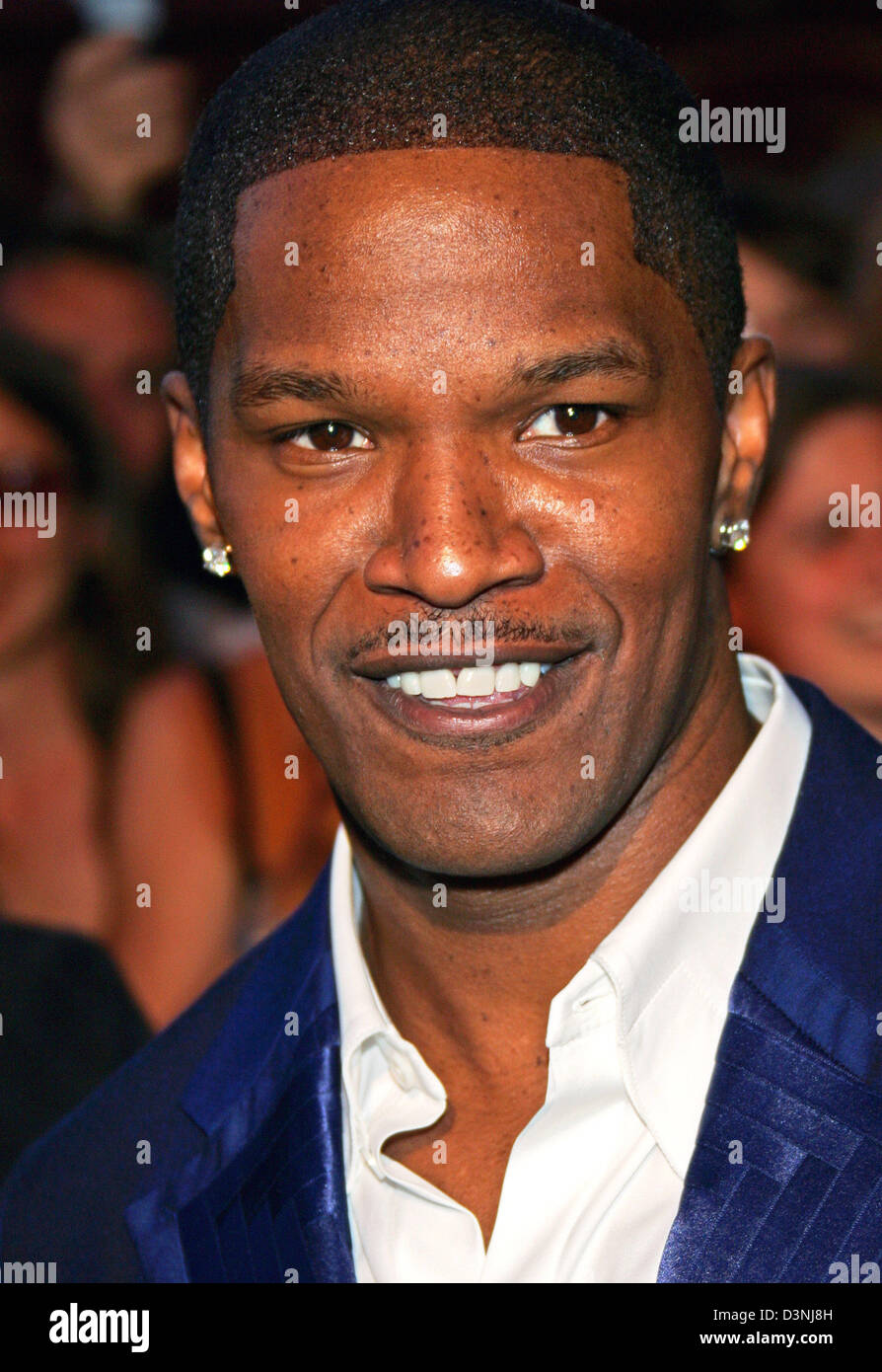 US-American actor Jamie Foxx poses on the red carpet at the premiere of ...