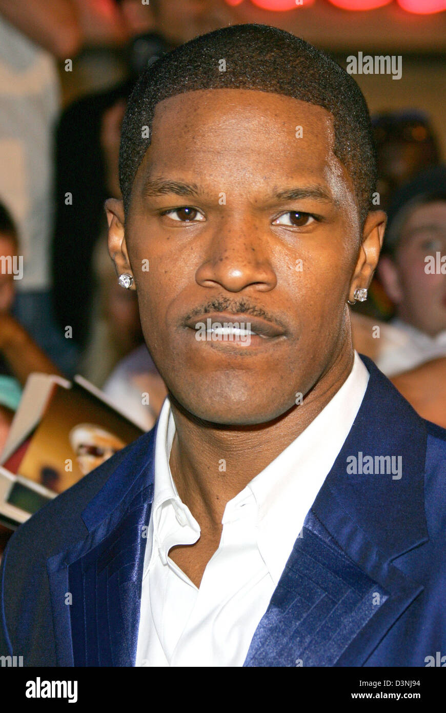 US-American actor Jamie Foxx poses on the red carpet at the premiere of ...