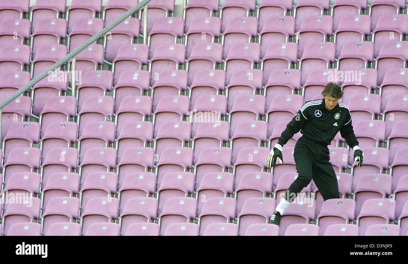 German national soccer team goalkeeper Jens Lehman walks through the ...